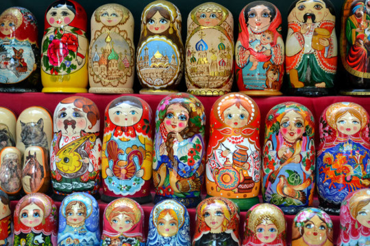 The Ultimate Guide to Russian Souvenirs & Where To Buy Them
